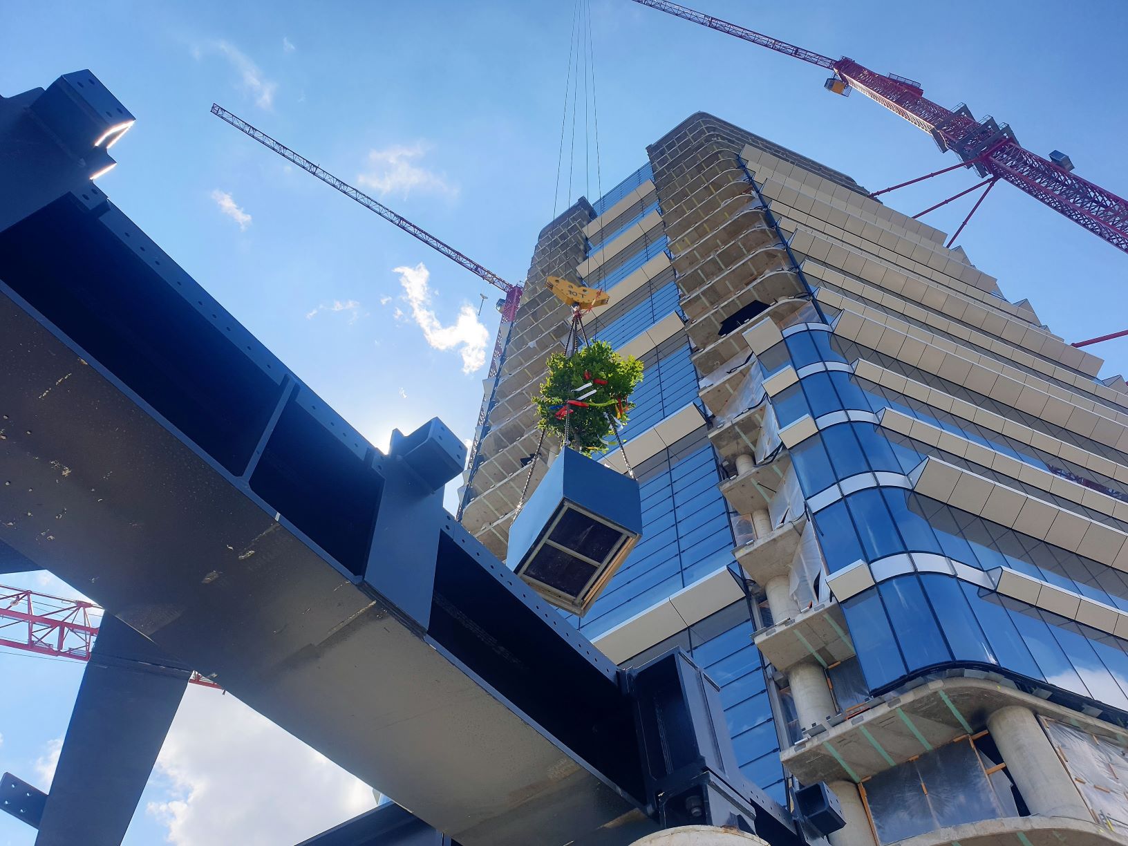 Bokrétaünnep: Elérte végleges magasságát a MOL-torony