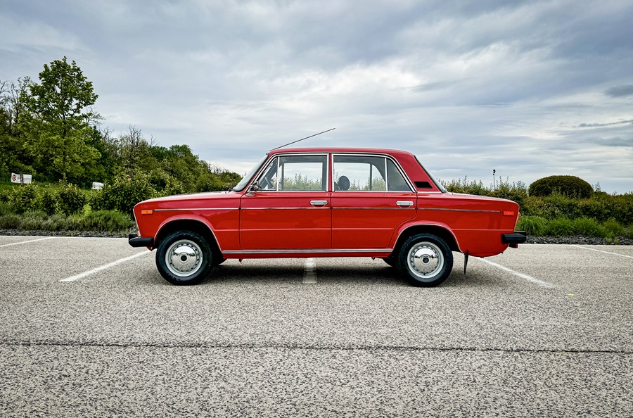 Nem átverés! Ezért kerül 6 millió forintba egy restaurált Lada - 1984 ...