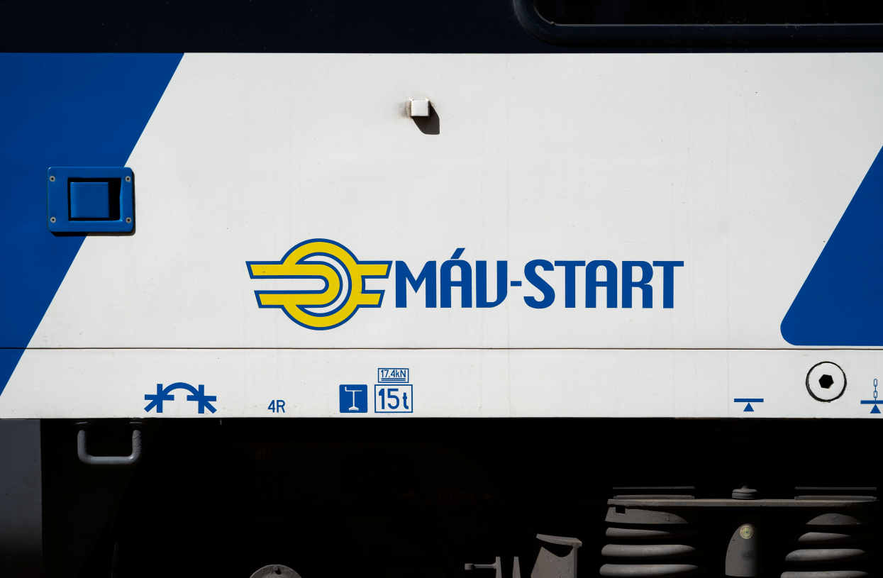 Mutatjuk az első MÁV színekben tündöklő Vectron mozdonyt